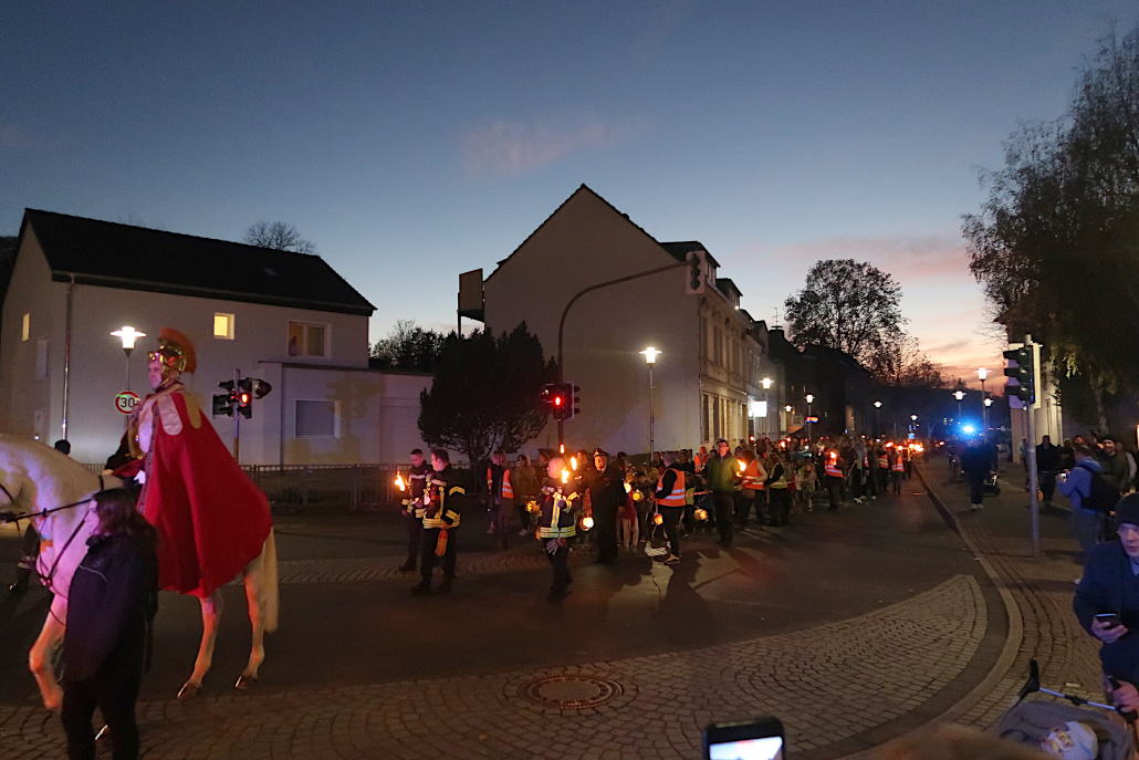 Viele Besucher beim Martinsumzug der Ercroder Jonges | erkrath.jetzt ...