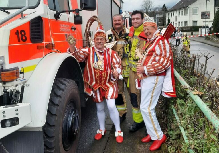 Unterbacher Prinzenpaar überreicht Orden an die Feuerwehr | erkrath ...